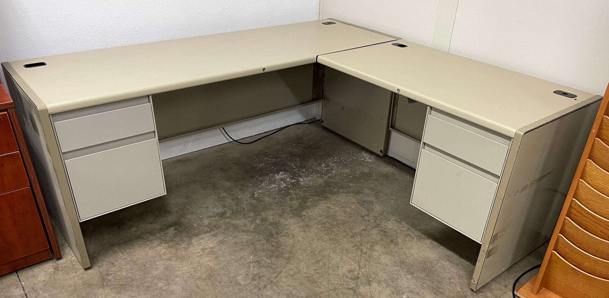 Steelcase 9000 Model L-Shape Tan Desk Set - Used - Welter Storage