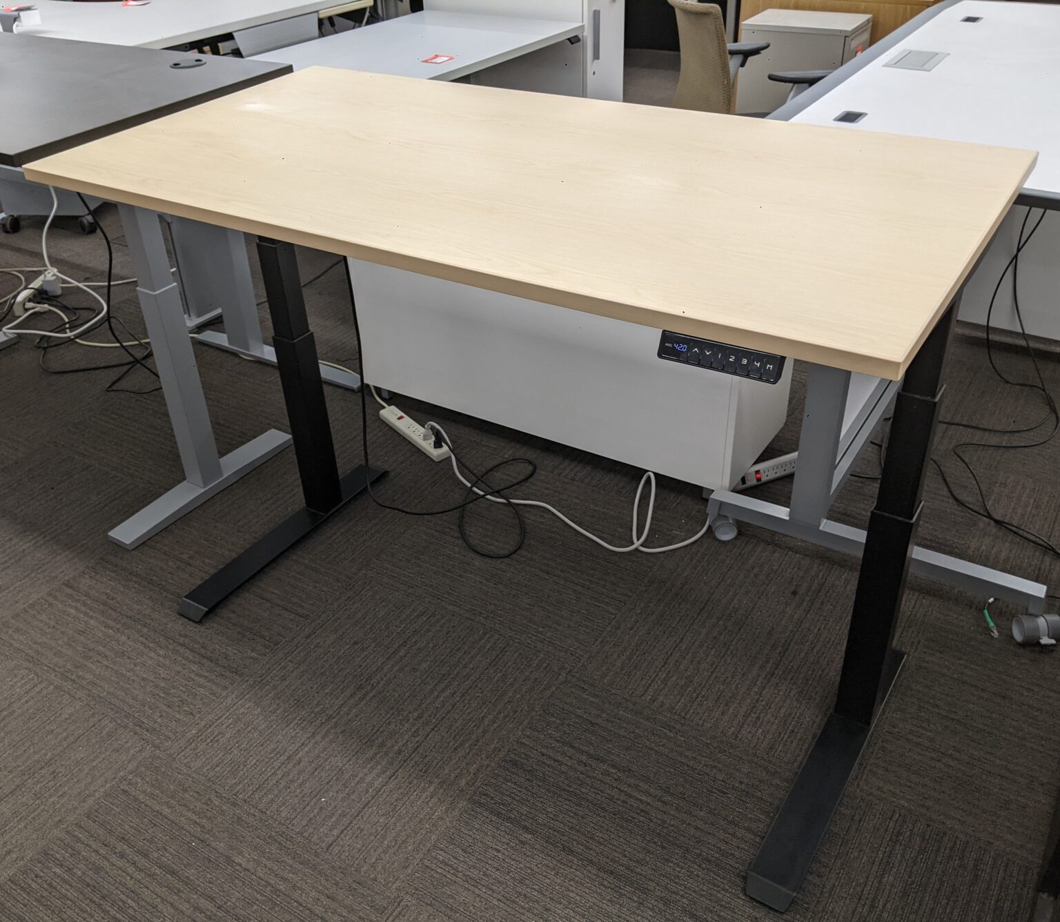 AMQ Maple Electronic Programmable 3-Stage Height-Adjustable Table ...